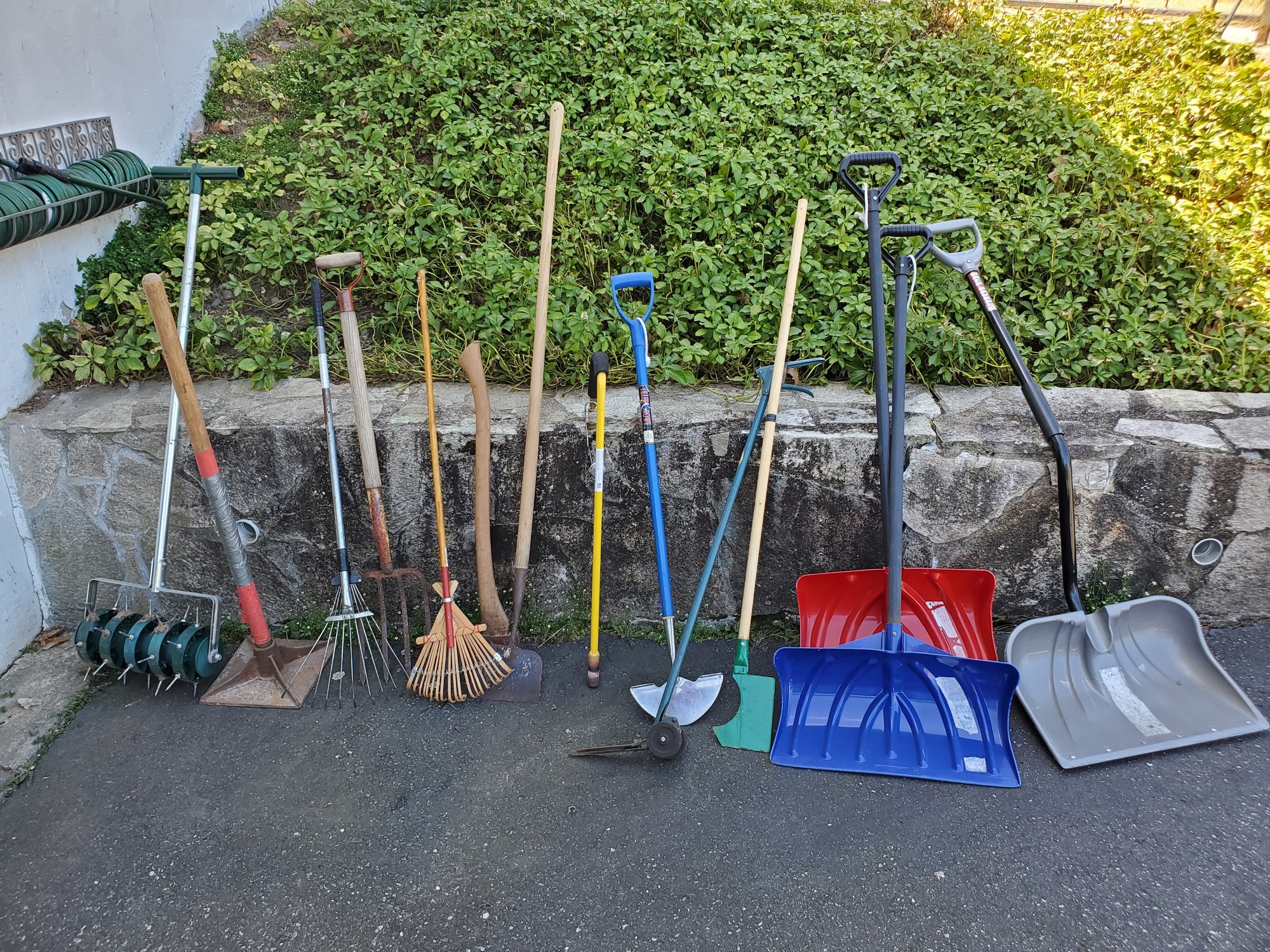 Group Of Various Garden Landscaping Tools #153502 | Auctionninja.com