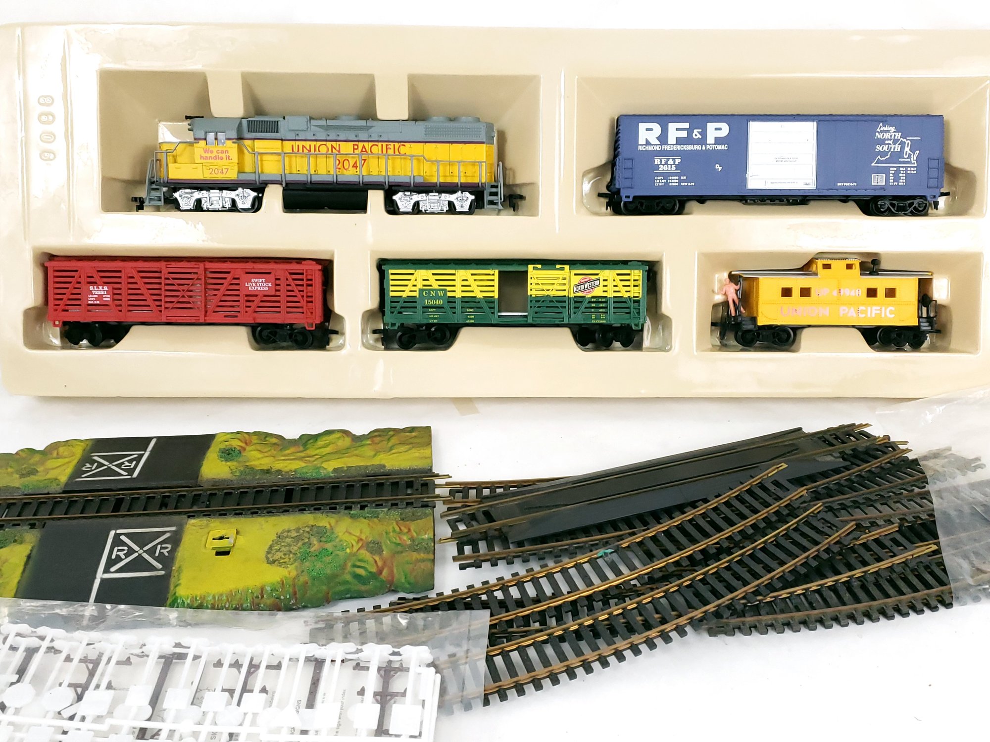Vintage Life Like Train Set With Track #157861 | Auctionninja.com
