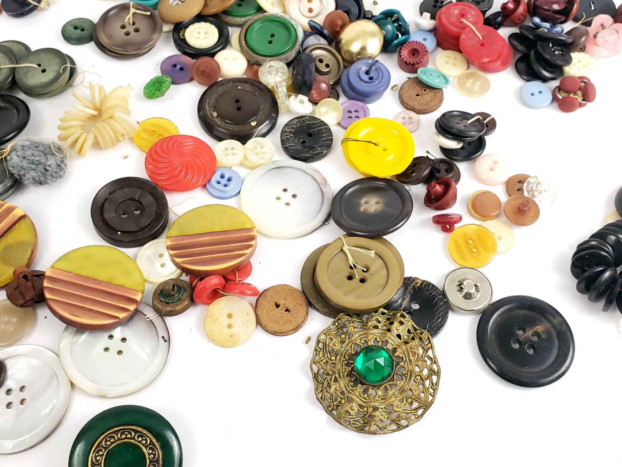 Button Collection With Bakelite, Gold Filigree And Other #215685 ...