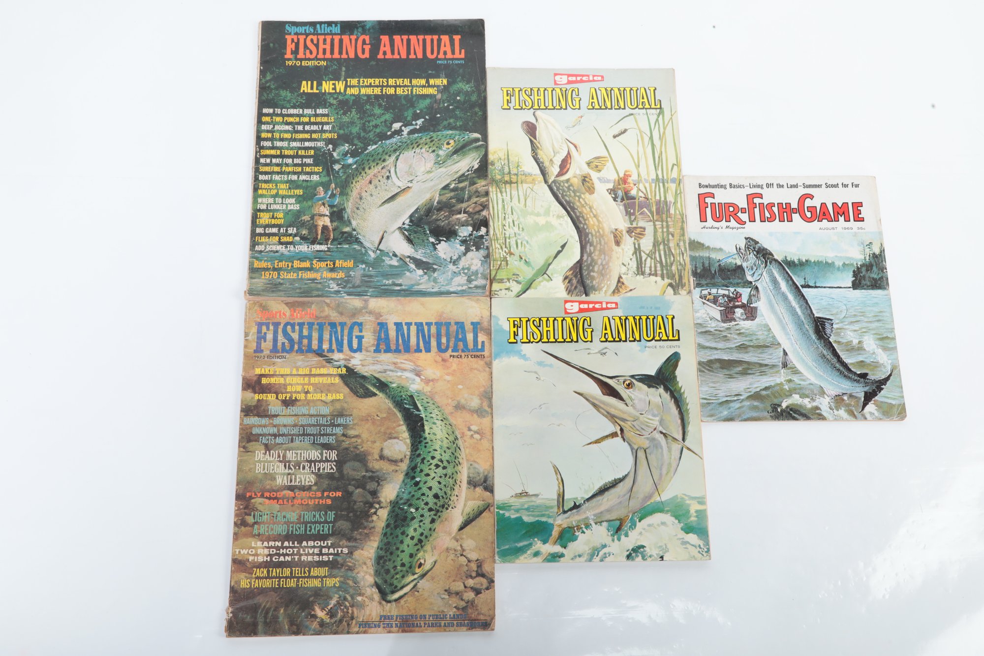 4 Vintage 1970s Fishing Annual Magazines & (1) 1969 Fur-Fish-Game ...