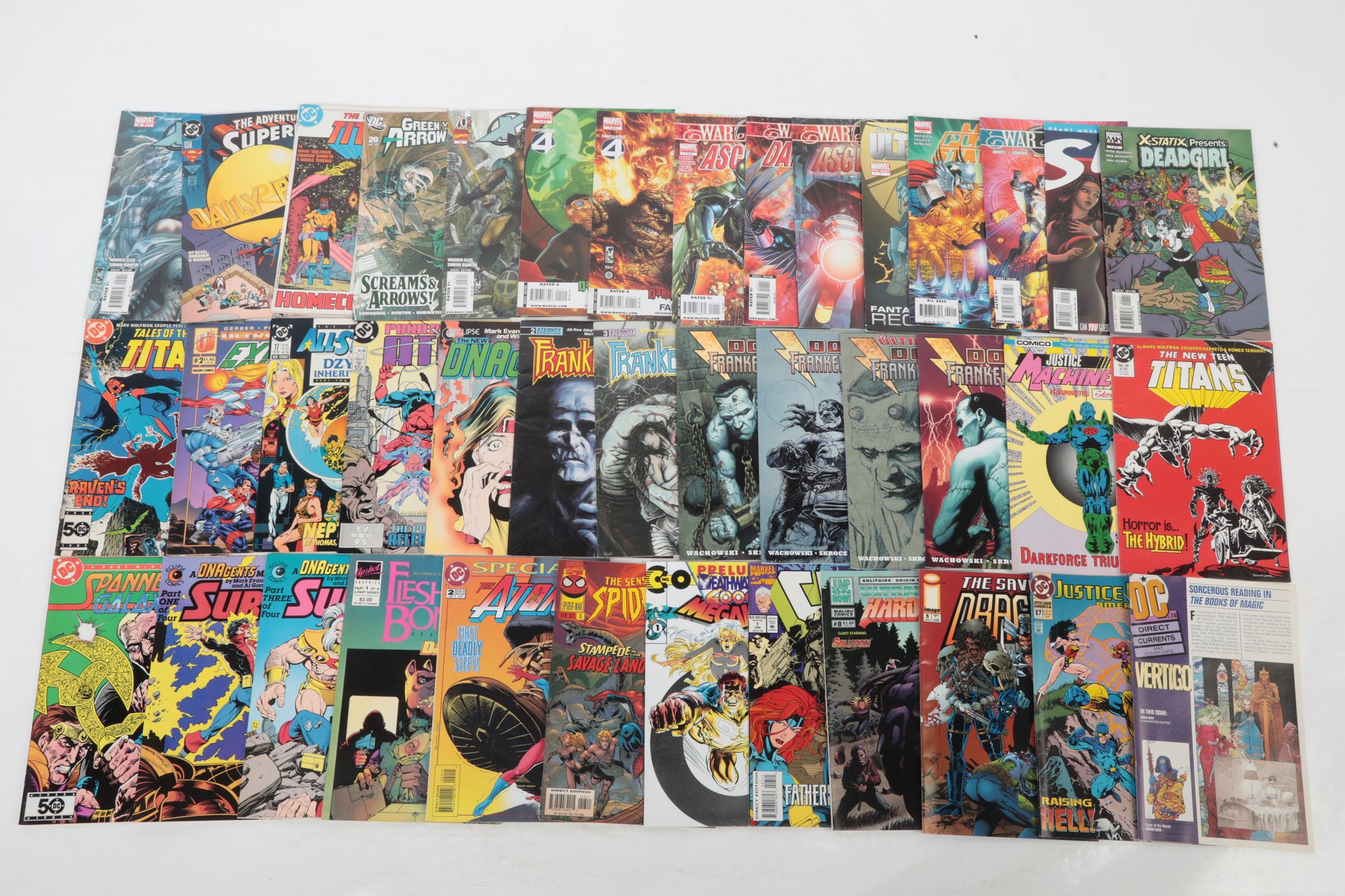 Lot Of 40 Marvel DC And Independent Comic Books Mixed Lot #213976 | Auctionninja.com