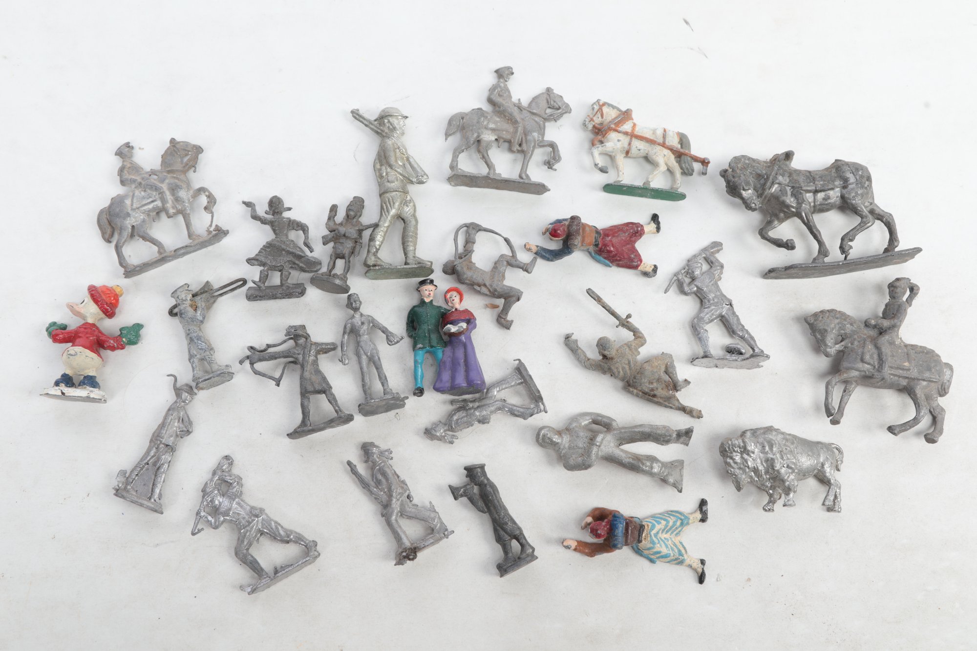 Mixed Grouping Of Vintage Lead Soldiers & Figures (Various Sizes ...