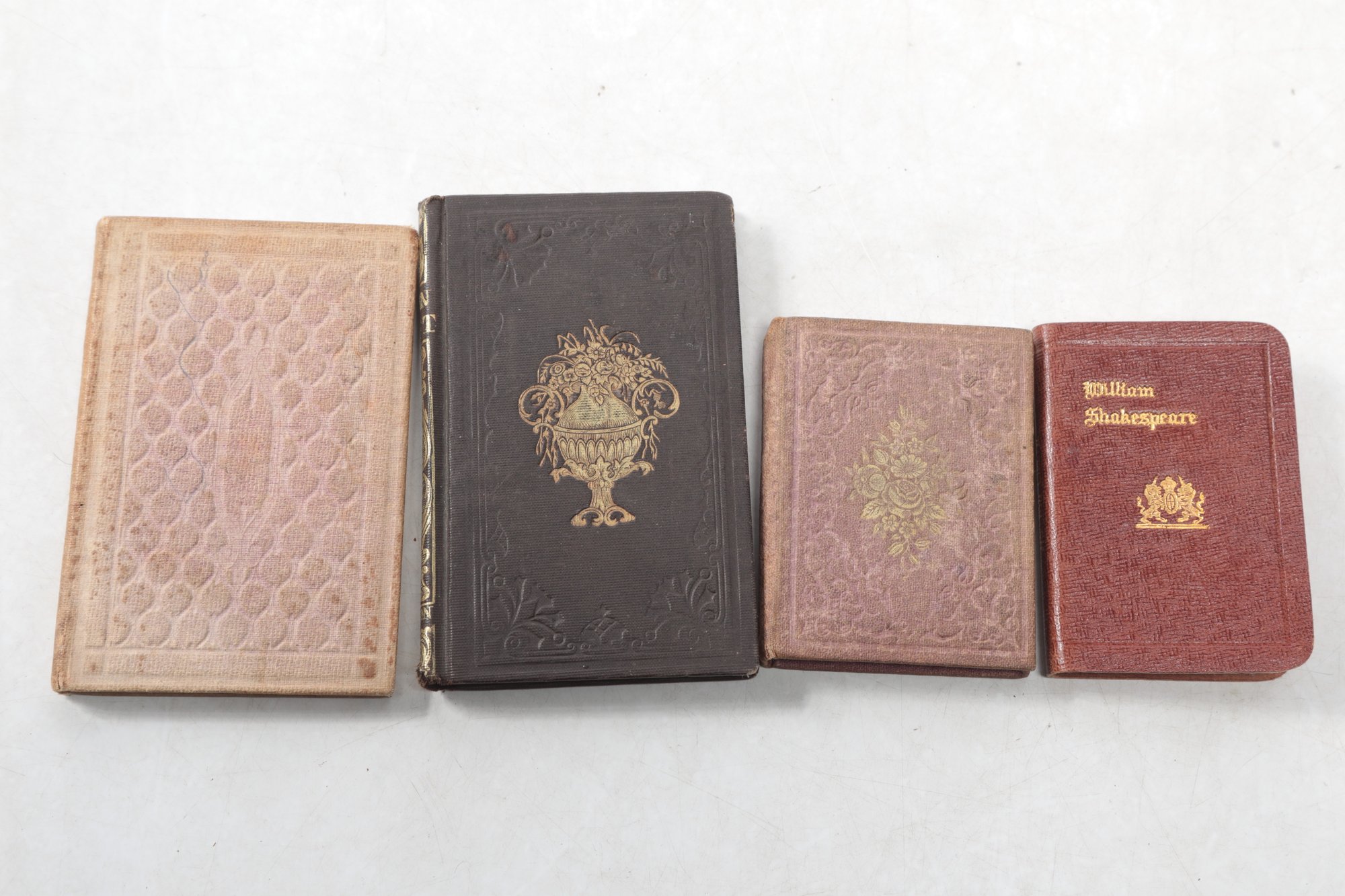 Vintage Miniature & Small Books #216777 | Auctionninja.com