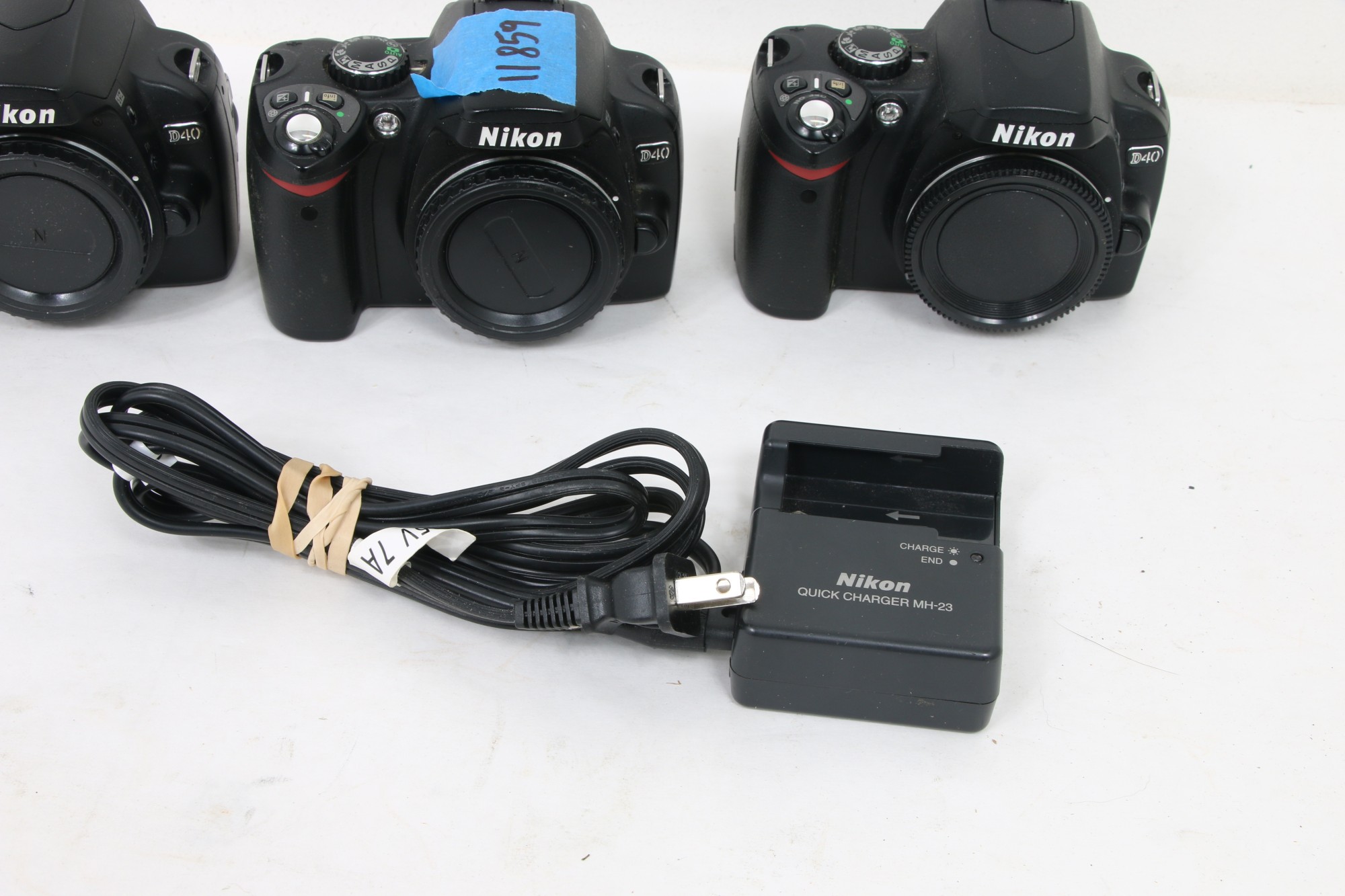 Group Of 3 NIKON D40 DSLR Cameras #222114 | Auctionninja.com