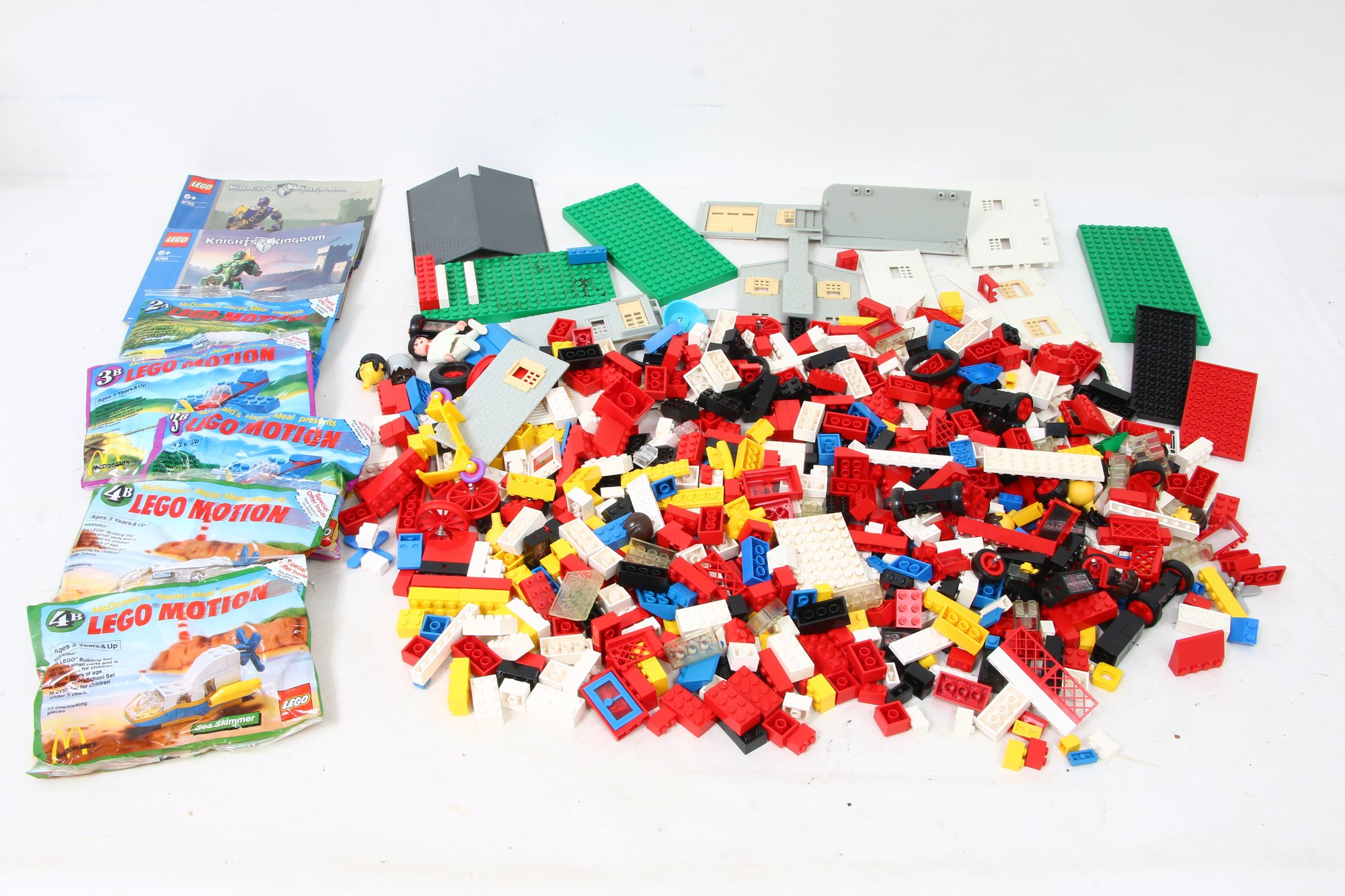 Group Of Misc LEGO Blocks And Pieces #188828 | Auctionninja.com