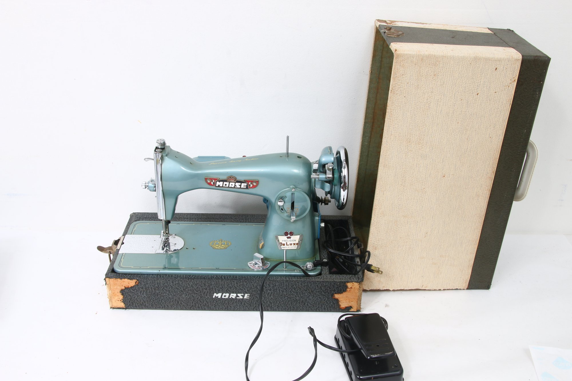 Vintage MORSE Precision DeLuxe Sewing Machine #196890 | Auctionninja.com