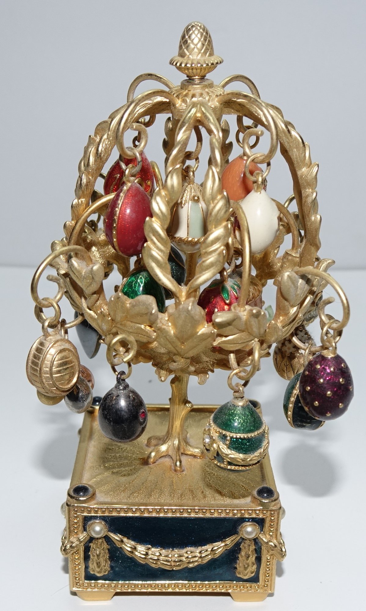 Joan Rivers Faberge Eggs And Display Complete #81548 | Auctionninja.com