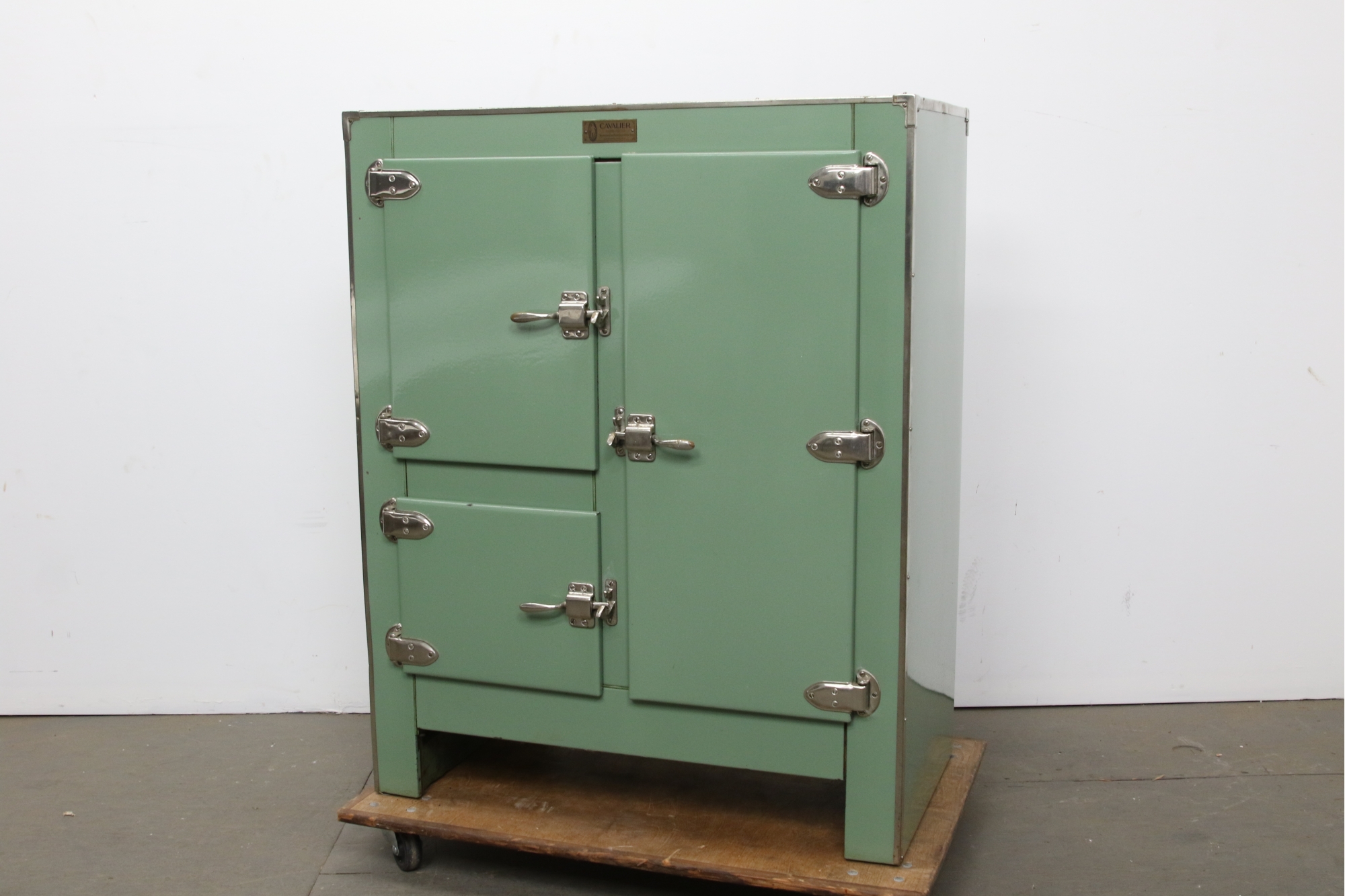 Antique Green Enamel Cavalier Ice Box #35127 | Auctionninja.com