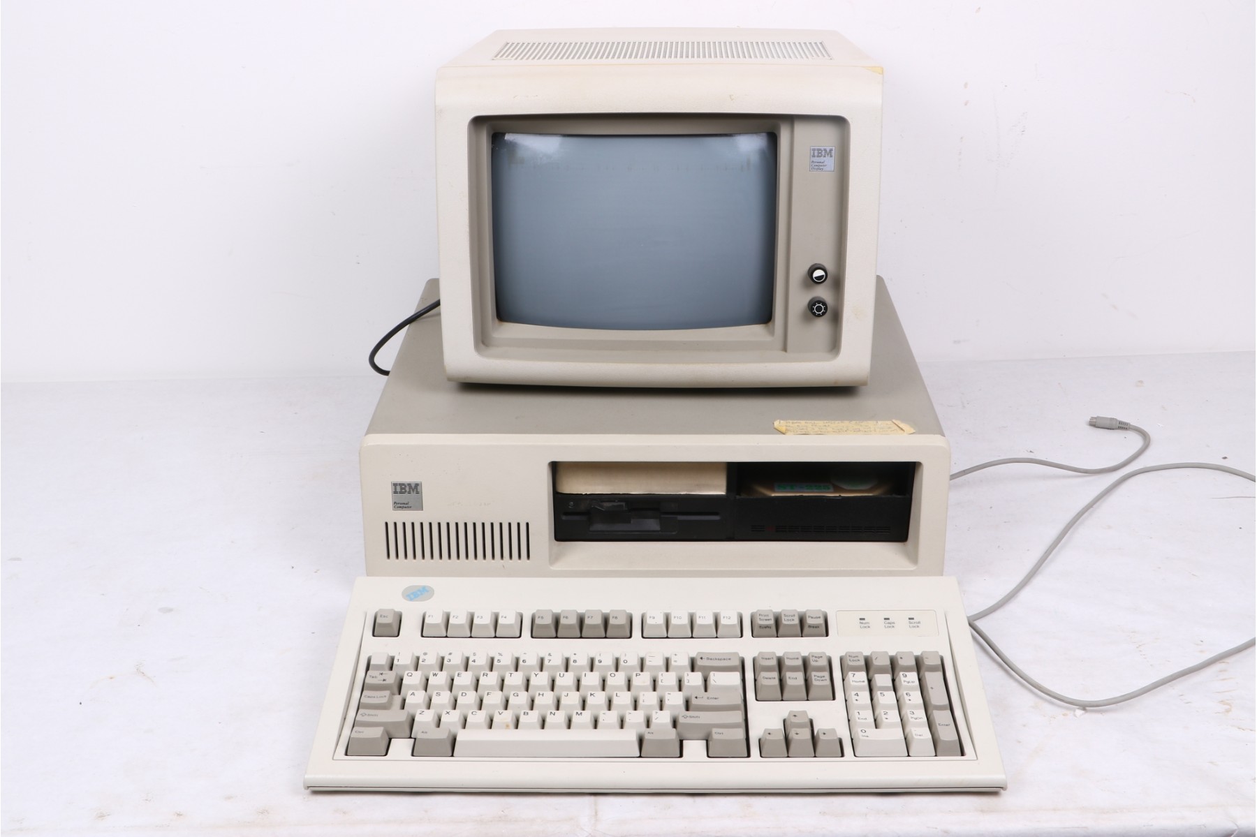 Vintage IBM MONITOR, Computer And Keyboard #114530 | Auctionninja.com