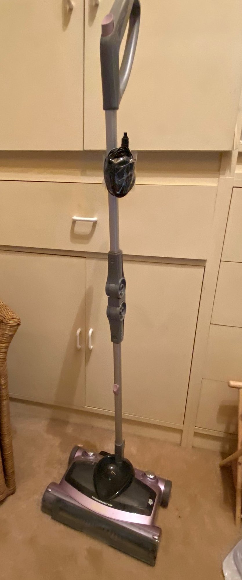 Shark Vacuum Push Broom #7633 | Auctionninja.com