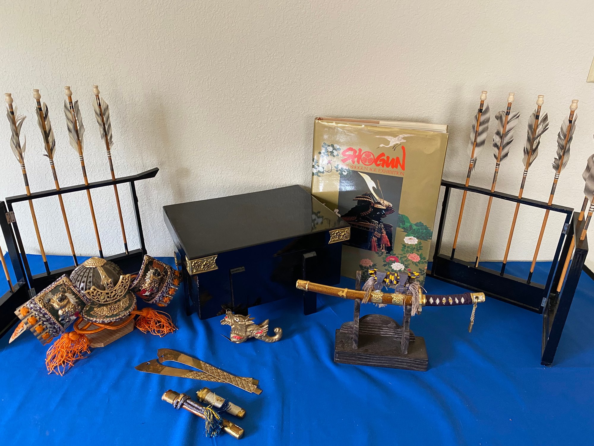 Miniature Shogun Helmet And Stand #7760 | Auctionninja.com