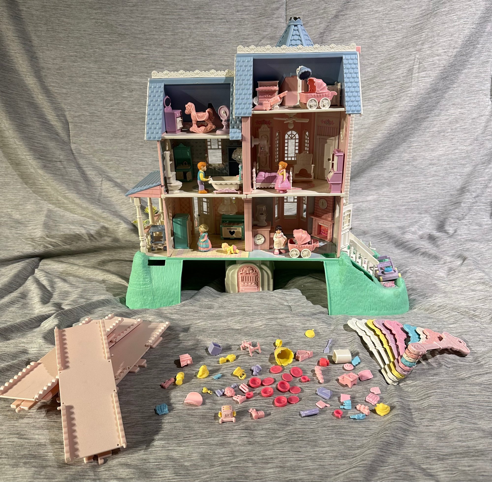 Vintage Precious Places Mansion And Accessories #13894 | Auctionninja.com