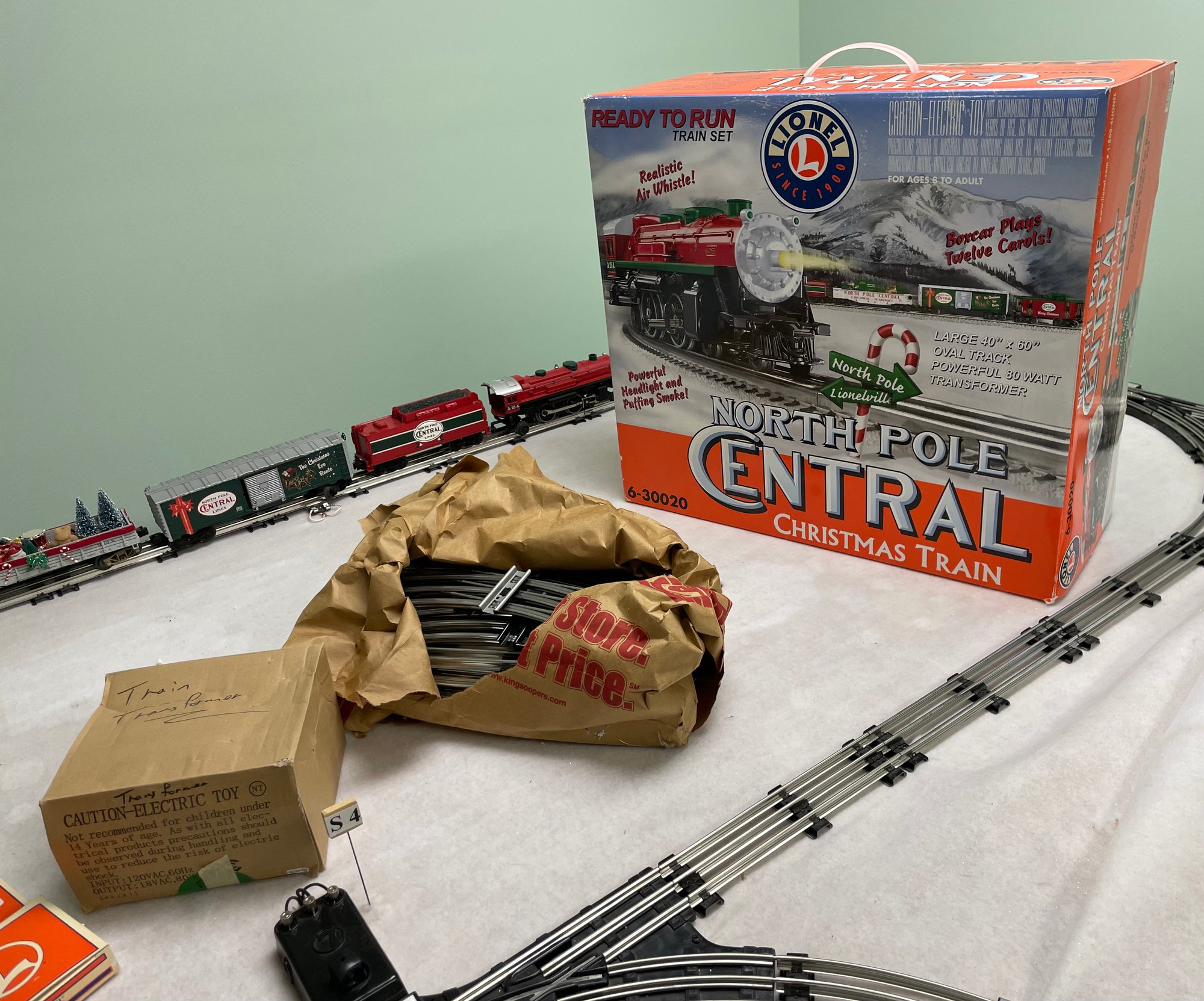 Lionel Train Custom Toy Train Table Set Up #14739 | Auctionninja.com