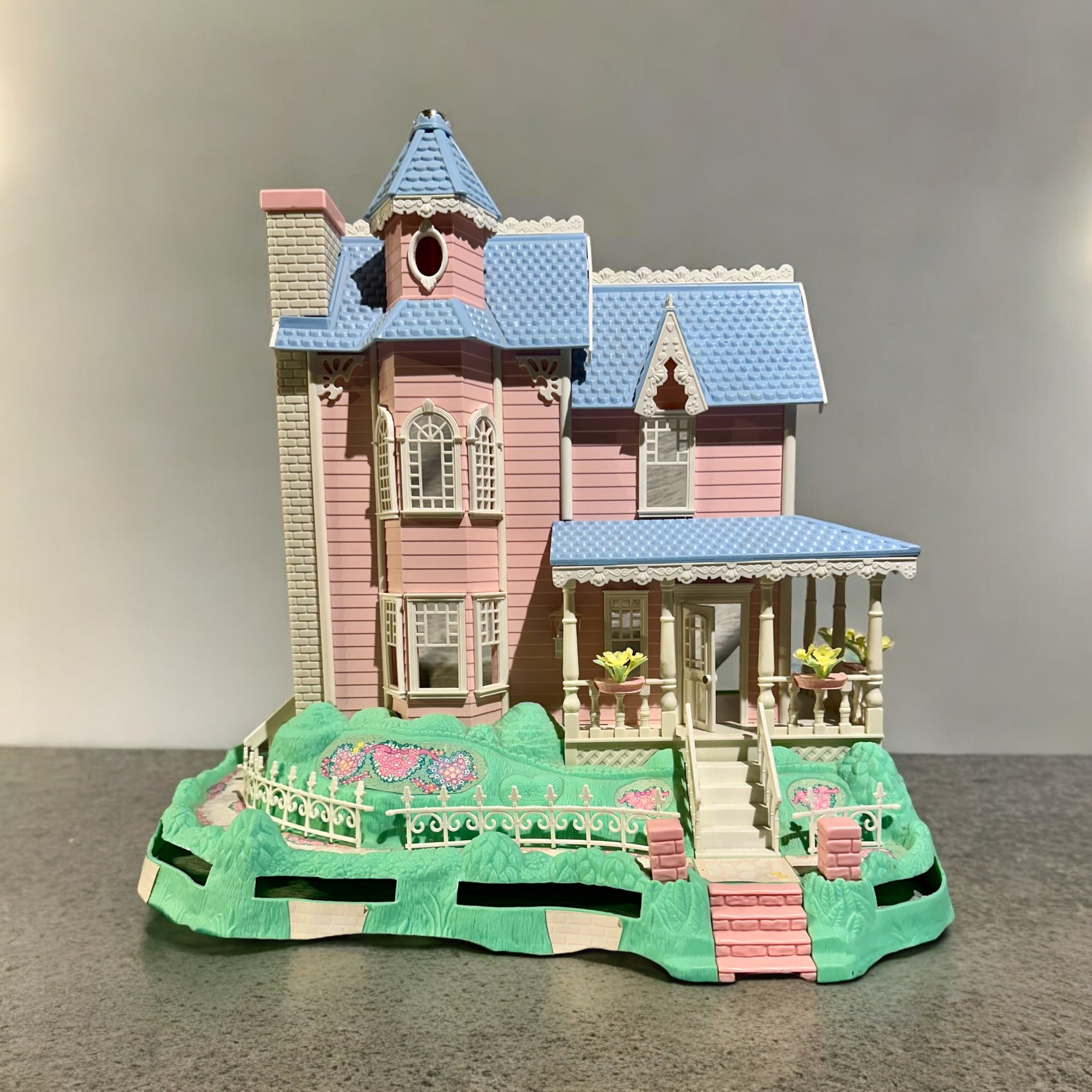 Vintage Precious Places Mansion And Accessories #13894 | Auctionninja.com