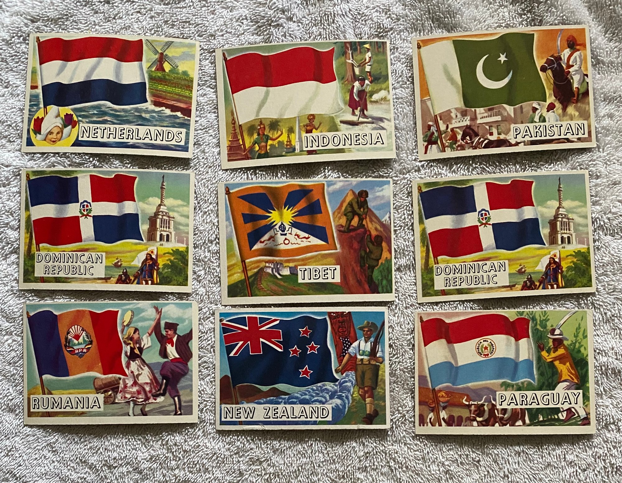 1956 Topps Flags Of The World Lot Of 9 #17008 | Auctionninja.com