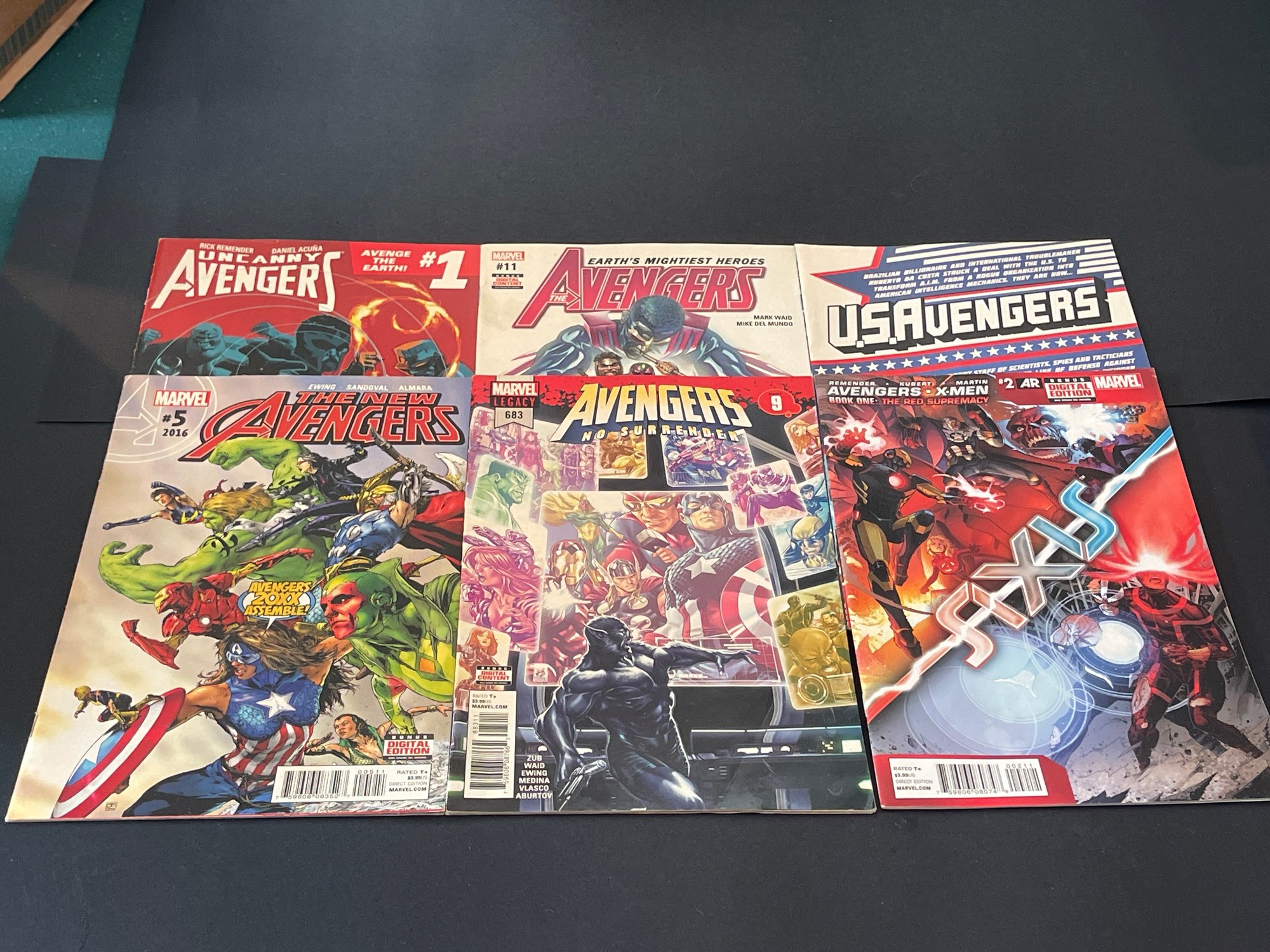 Assorted Marvel Comics Avengers #16596 | Auctionninja.com