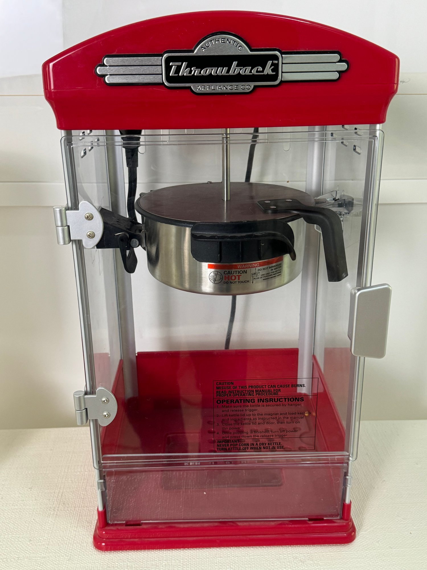 Throwback Popcorn Machine #14479 | Auctionninja.com
