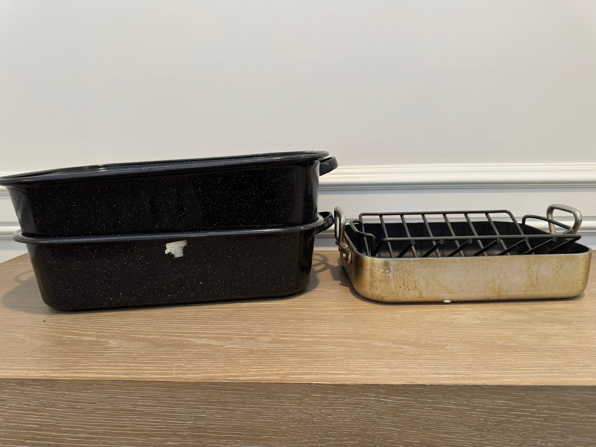 Pair Of Granite Ware Roasting Pans And Smaller Non Stick Roasting Pas ...