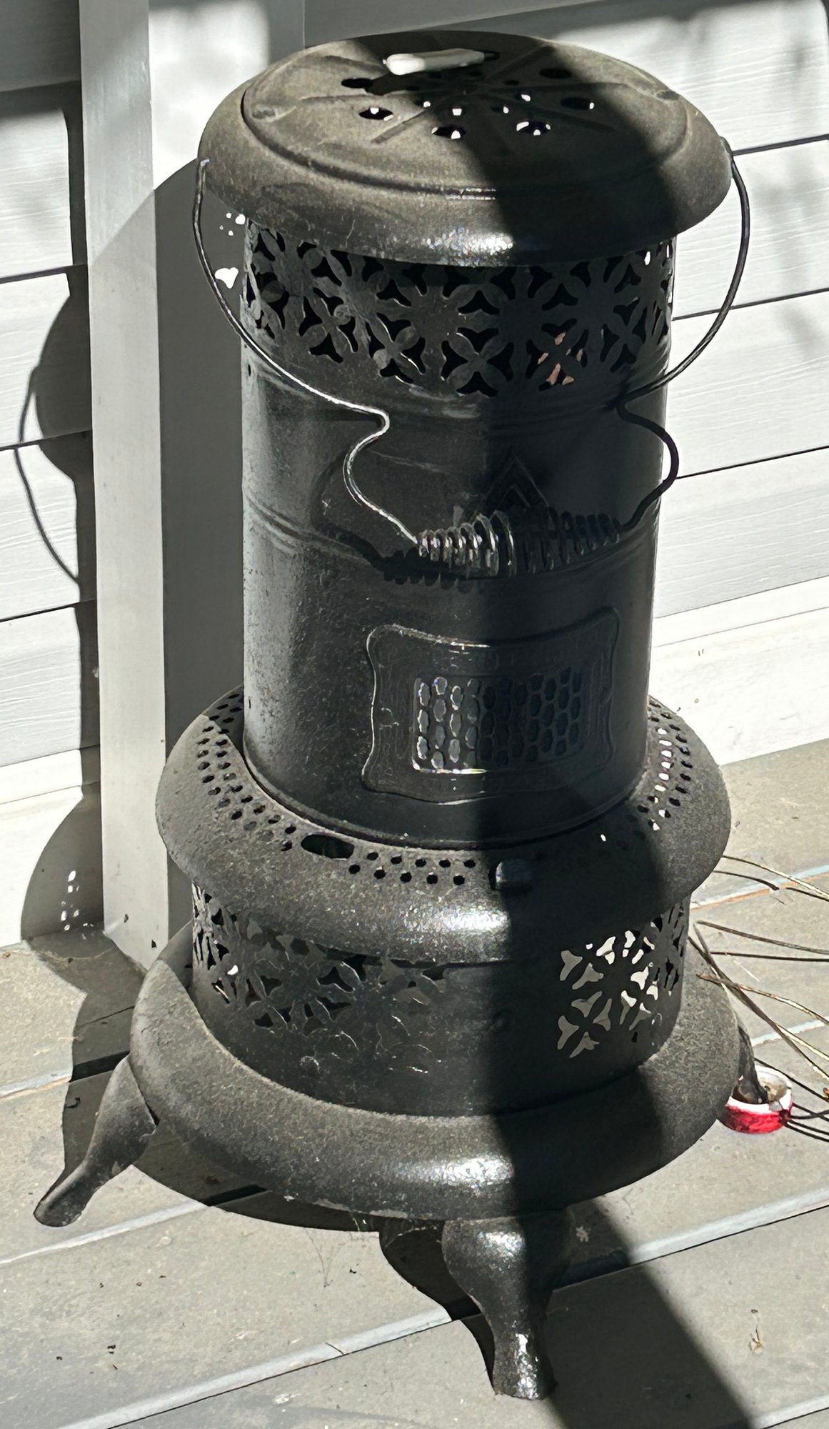 Vintage Kerosene Heater In Black Paint - 12 X 24" #11997 | Auctionninja.com