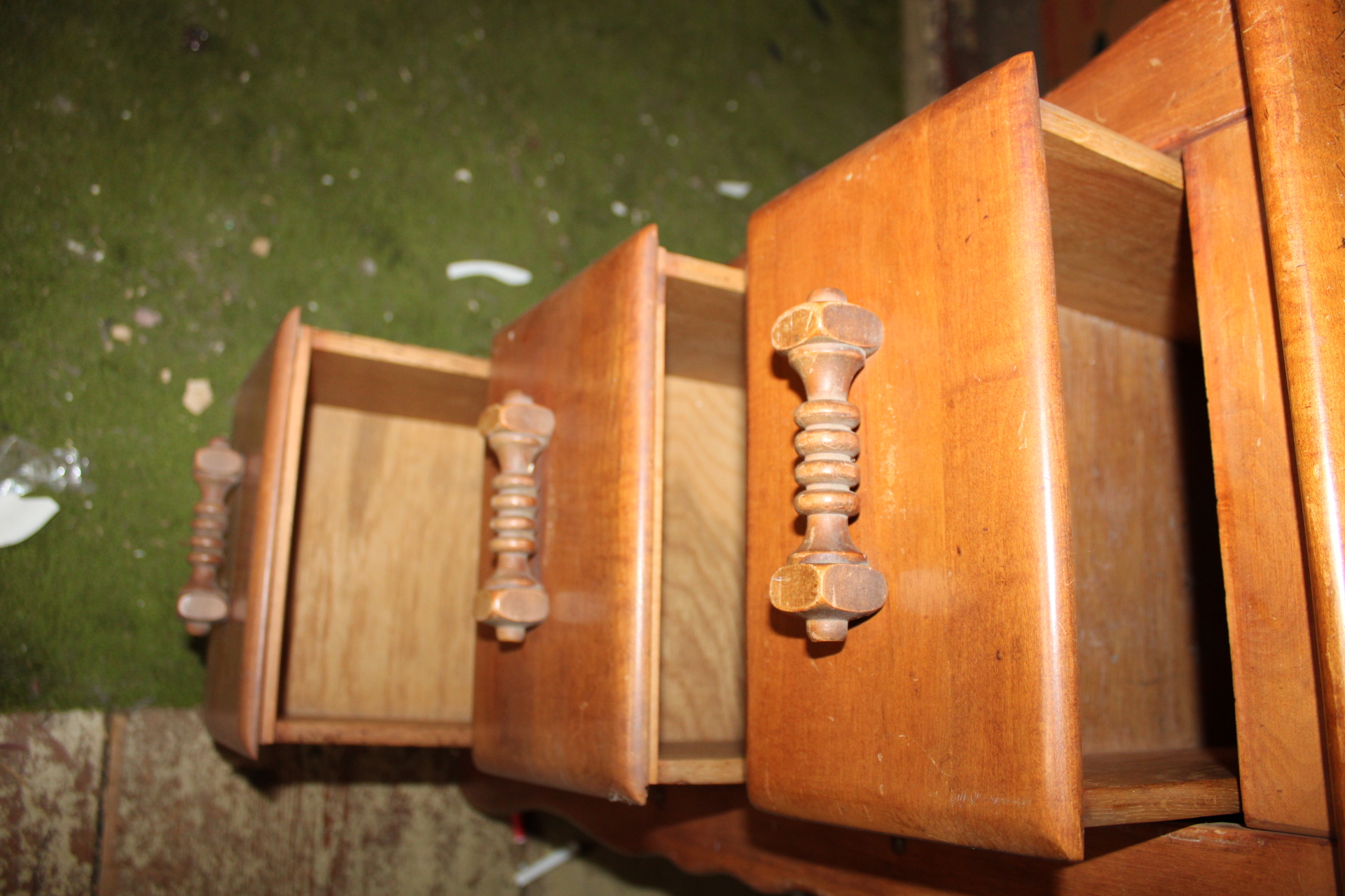 Bureau Vanity With Mirror - Solid Practical No Mark, Is On Second Floor ...