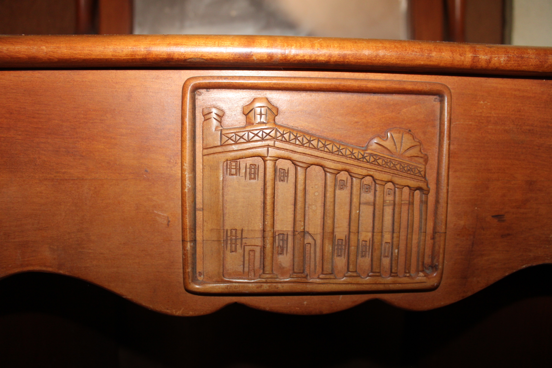 Bureau Vanity With Mirror - Solid Practical No Mark, Is On Second Floor ...