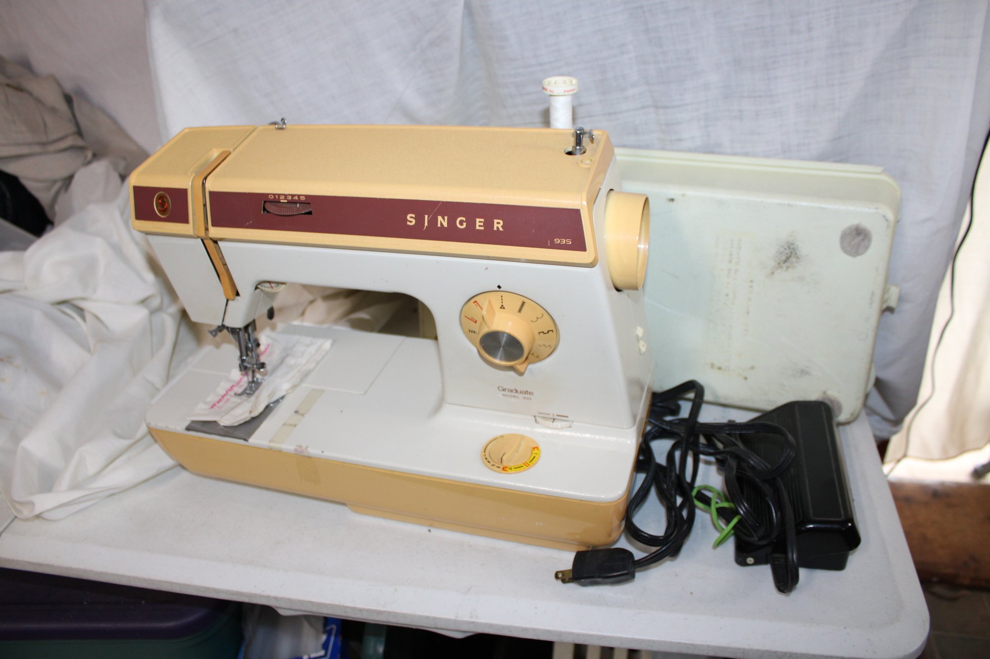 Singer Sewing Machine Model 935 Graduate Series Nice Starter Vintage ...