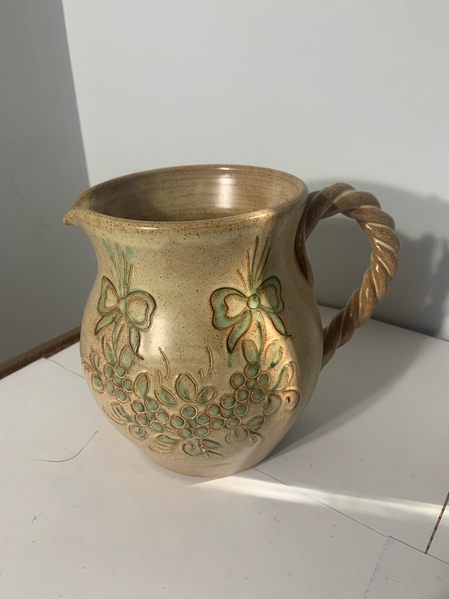 BEAUTIFUL PITCHER #2687 | Auctionninja.com