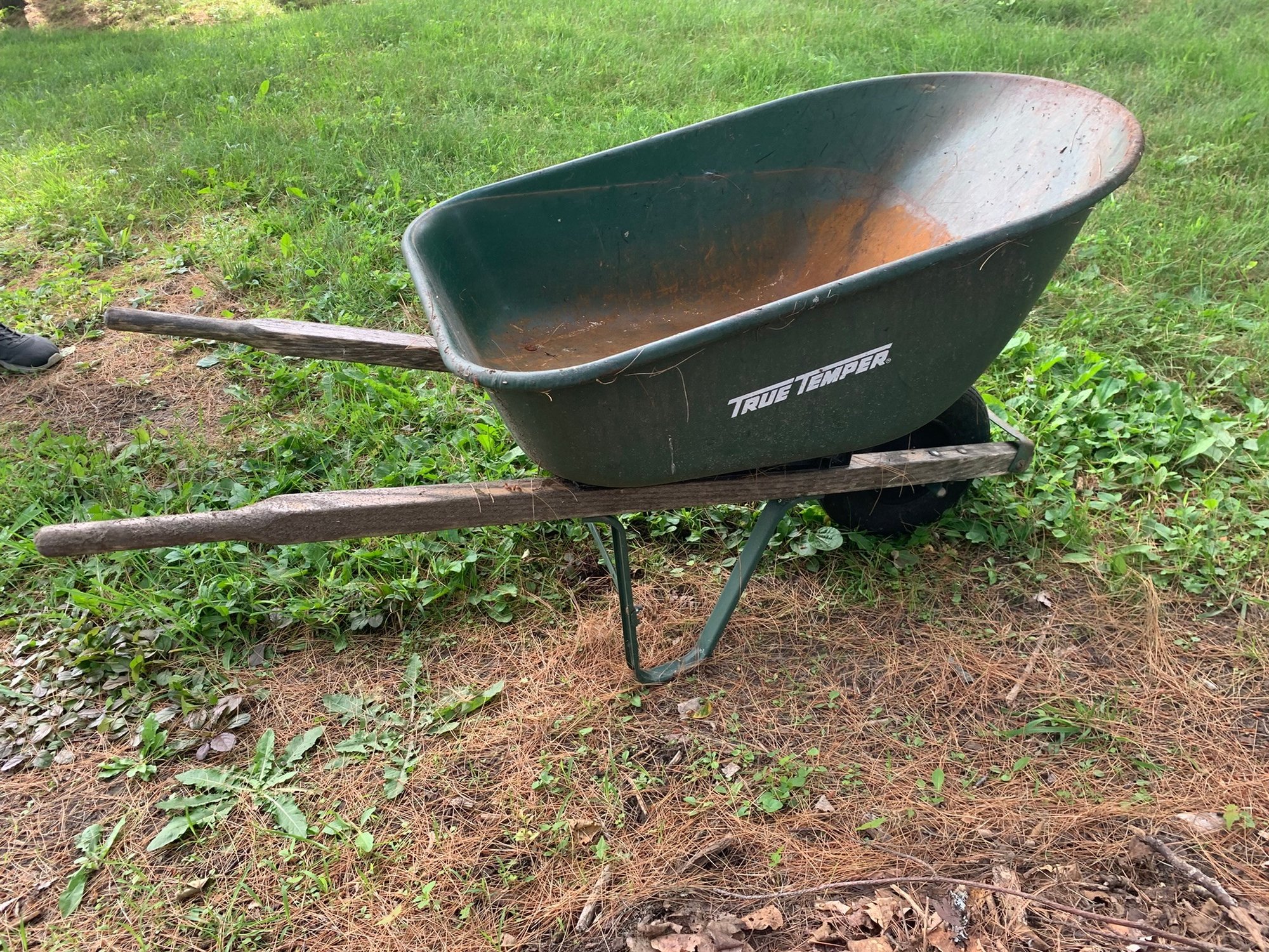 TRUE TEMPER WHEELBARROW #7555 | Auctionninja.com