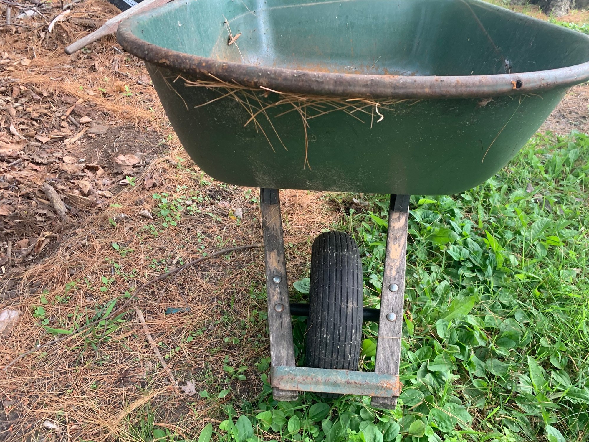 TRUE TEMPER WHEELBARROW #7555 | Auctionninja.com