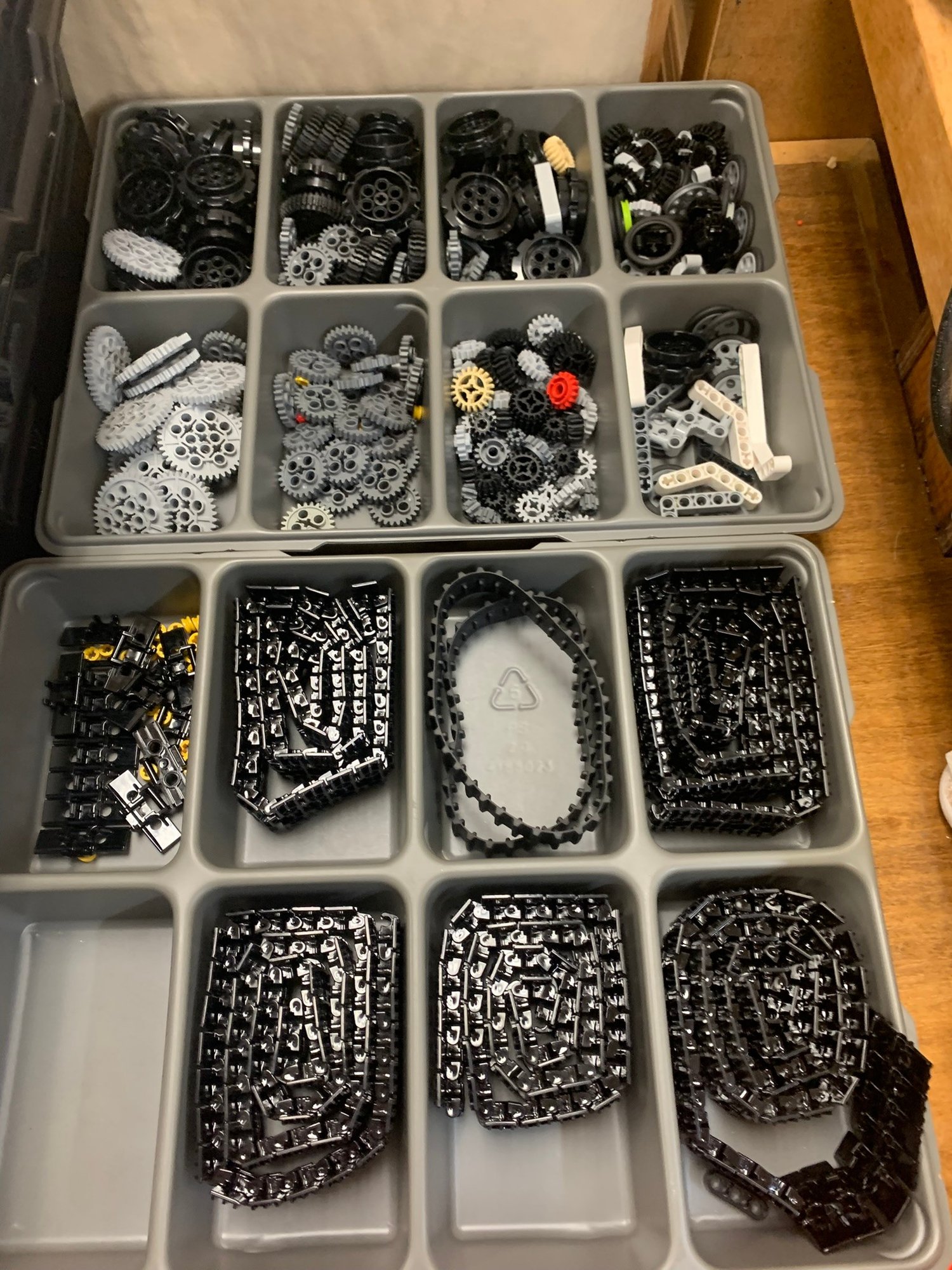 HUGE LOT OF LEGO MINESTORM #7849 | Auctionninja.com