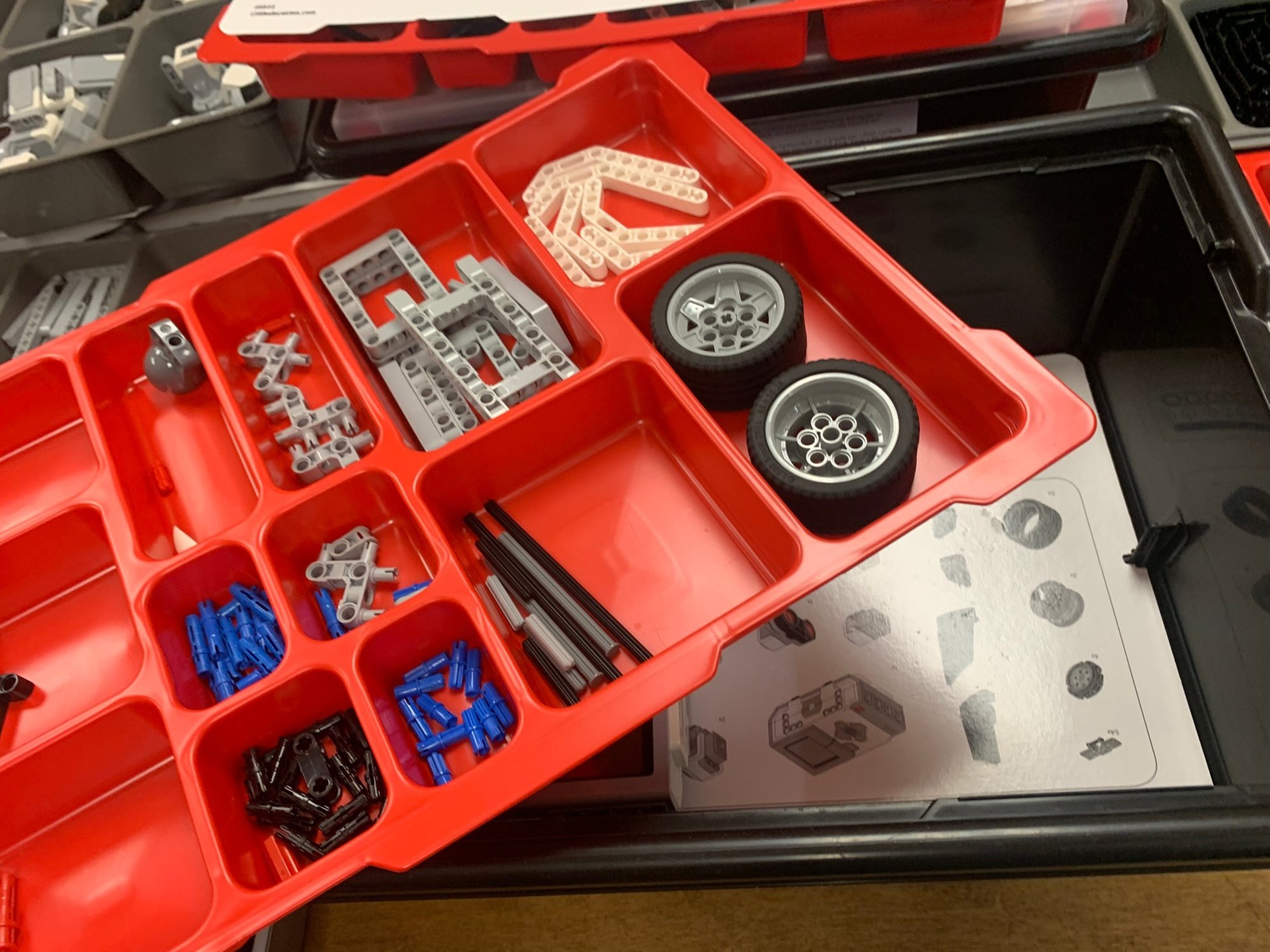 HUGE LOT OF LEGO MINESTORM #7849 | Auctionninja.com