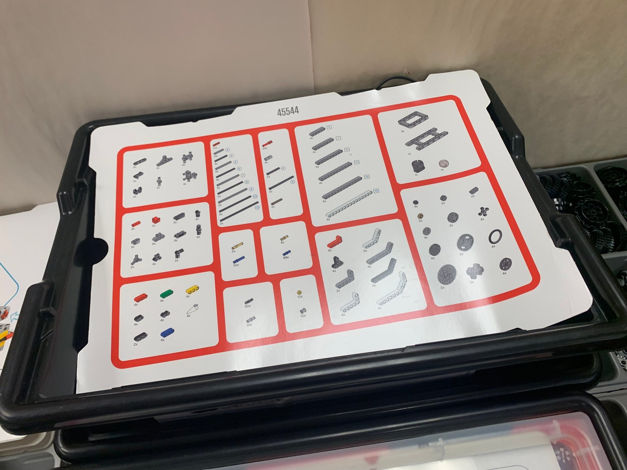 HUGE LOT OF LEGO MINESTORM #7849 | Auctionninja.com