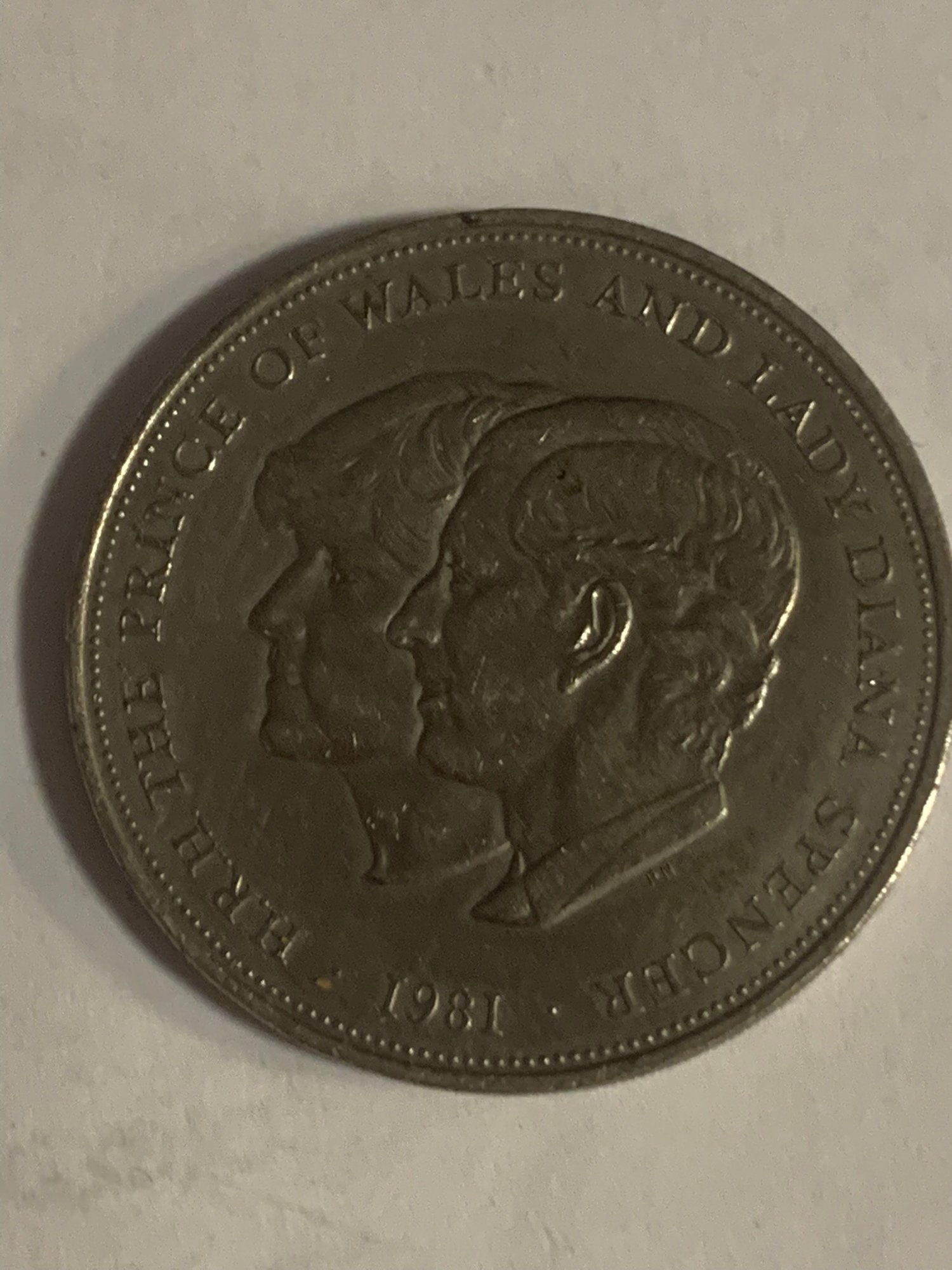 1981 CHARLES AND DIANA ROYAL WEDDING COMMEMORATIVE COIN #8742 ...
